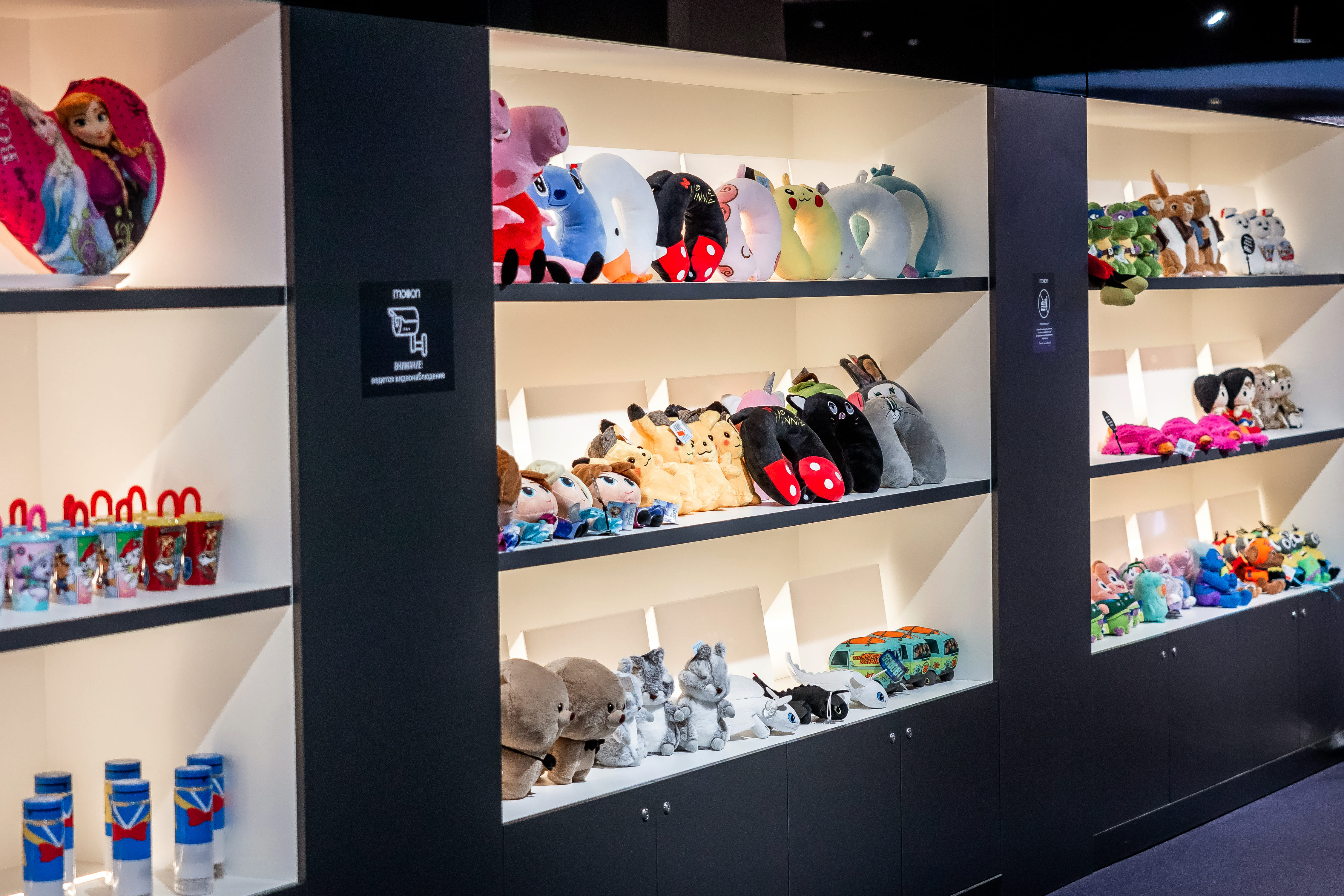 Залы в кинопространстве Mooon в ТРК Triniti | Купить билет в кино в Гродно