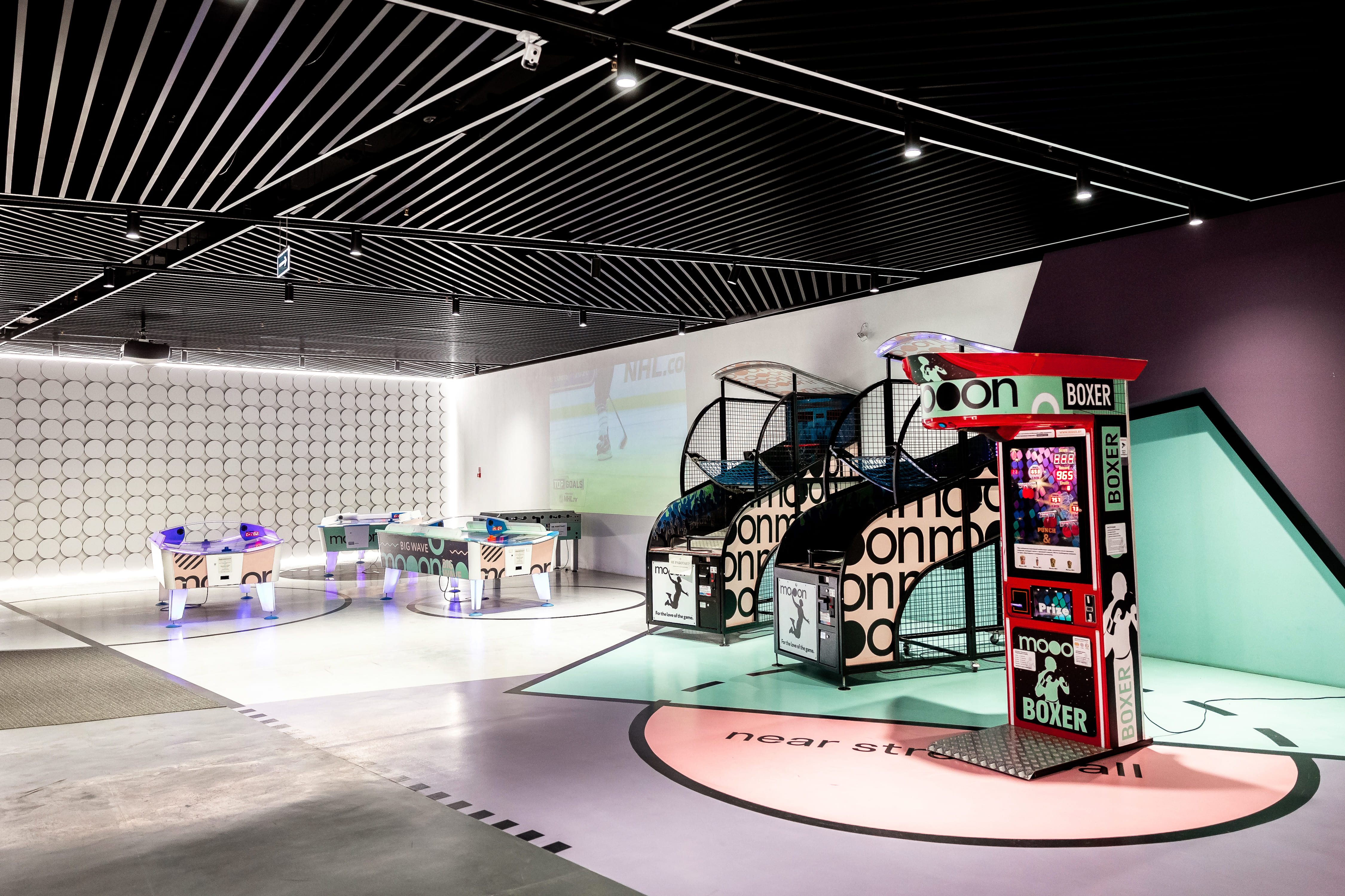 Залы в кинопространстве Mooon в ТРК Triniti | Купить билет в кино в Гродно